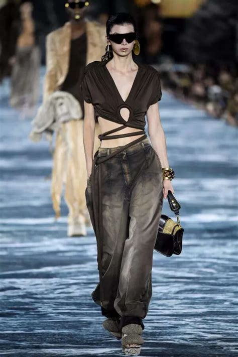 Paris Fashion Week 2022 Cher Closes The Balmain Finale Show In A Latex