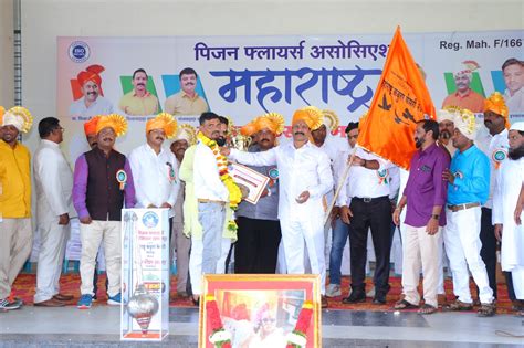 आंतरराष्ट्रीय कबुतर स्पर्धेत फलटणच्या अमित काकडे व सिद्धार्थ अहिवळे