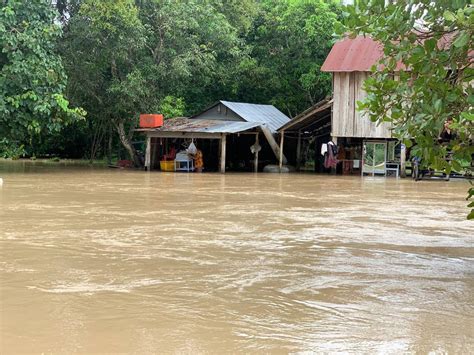 ជំនន់ទឹកភ្លៀងនៅខេត្តកំពង់ស្ពឺ អាជ្ញាធរជម្លៀសពលរដ្ឋ ១២៣គ្រួសារ