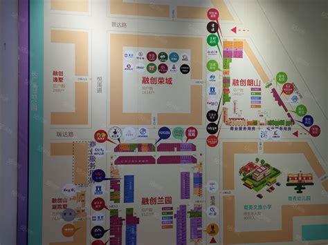 【8图】双小区大门口，靠近生鲜超市，人流量大的沿街商铺，现铺可分租无锡滨湖滨湖溪岸景园二区悦溪道商铺商铺租售生意转让出租 无锡58同城