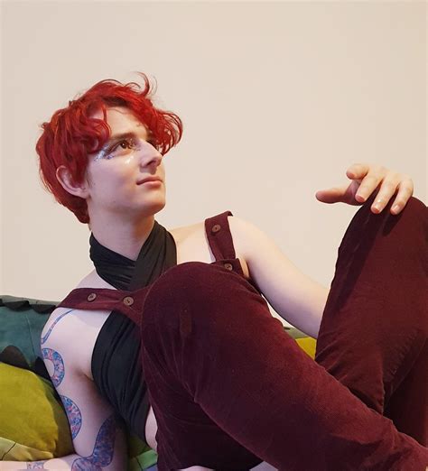 Just got a chance to try out glitter for the first time : r/Androgynoushotties