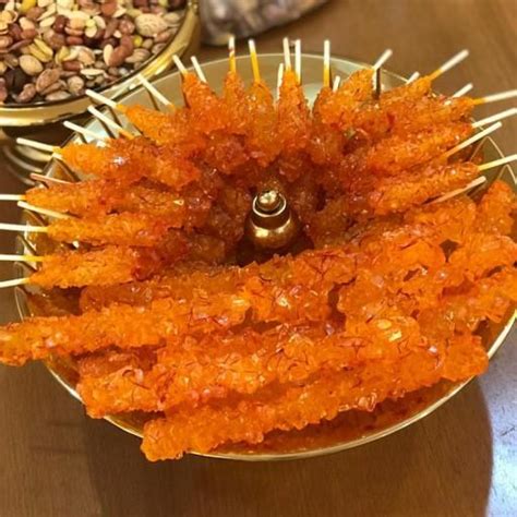 خرید و قیمت نبات چوبی زعفرانی طبیعی اصلا رنگ افزودنی نداره و طعم واقعی