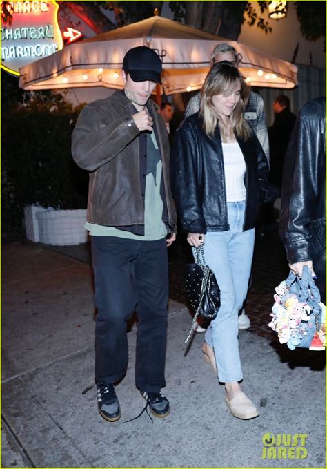 Robert Pattinson Suki Waterhouse Enjoy Date Night In Los Angeles Photo 5046140 Robert