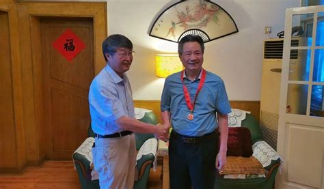 【皋检时讯】唐保银检察长为老党员颁发“光荣在党50年”纪念章 知乎
