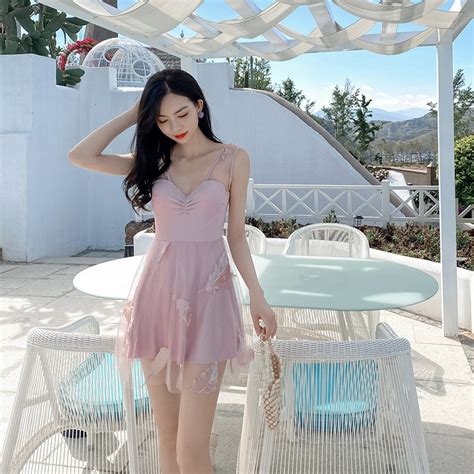 ℗ชุดว่ายน้ำเทพธิดาแห่งทงแดมุนของเกาหลีใต้ชุดว่ายน้ำวันพีซสีขาวแบบกระโปรงแบบอนุรักษ์นิยมหญิงแบบ