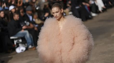 Stella Mccartney Lancia La Campagna Save What You Love Un Inno Alla
