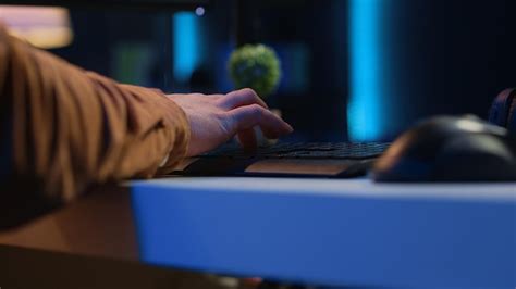Périphériques informatiques utilisés par le programmeur pour écrire des