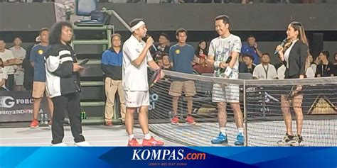 Raffi Ahmad Kalahkan Taufik Hidayat Dalam Pertandingan Tenis
