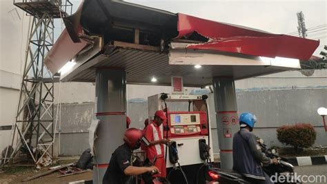 Polisi Ungkap Penyebab Truk Tiba Tiba Mundur Tabrak Mobil Atap Spbu Depok