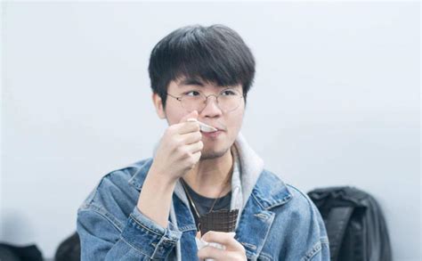 别再幻想严君泽复出了！姿态：他现在沉迷手游，只玩狄仁杰！