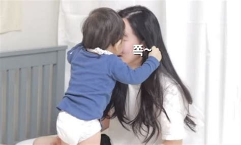 엄마가 서럽게 ‘엉엉 울자 3살 아기가 보인 ‘세젤귀 반응 인사이트