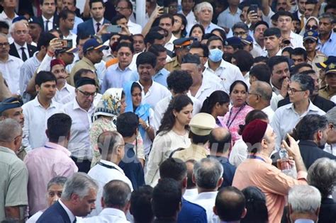 Celebrities Snapped At Ratan Tatas Funeral Photo 620400