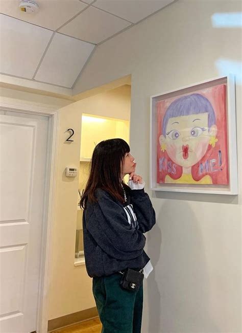 패션엔 황신혜 편하게 툭 걸쳐도 멋져 60대 패셔니스타의 La 여행룩