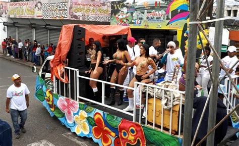 Venezolanas Casi Desnudas Causan Revuelo En Carnaval De Bonao