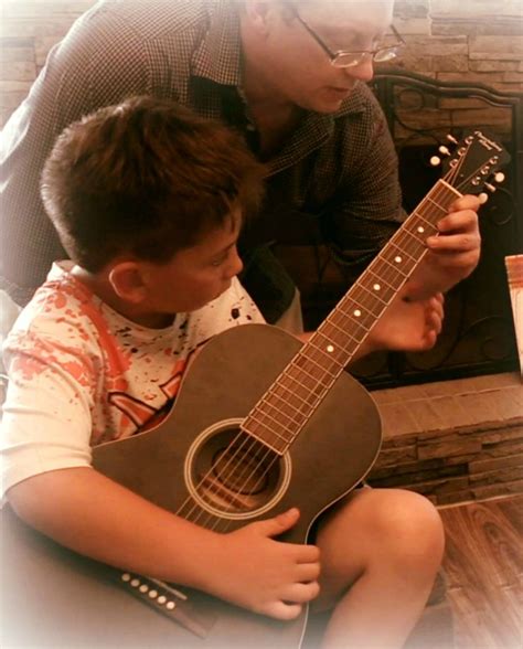 Beginning Guitar Lessons Learn To Play The Guitar