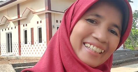 Profil Lely Suryani