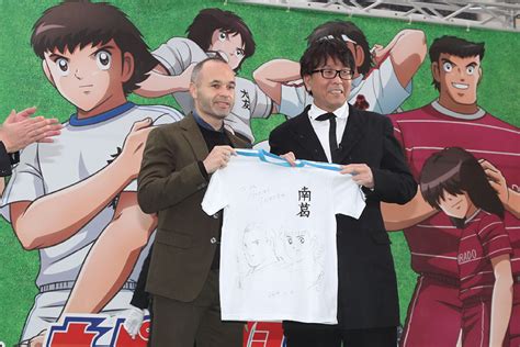 イニエスタがキャプ翼と共演 幼少期の思い出は「実現しようと思ってやっていた」 フットボールゾーン