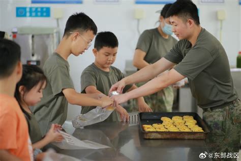小军娃制作消夏美食 大陆军事 华夏经纬网