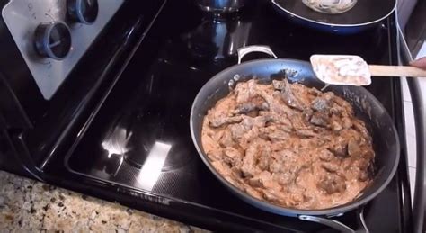 Строгановски черен дроб стъпка по стъпка 🥩 рецепта със снимка