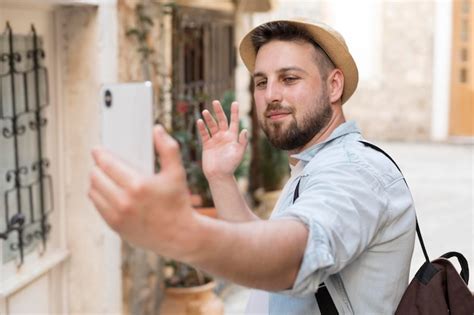 Jovem Turista Do Sexo Masculino Em Montenegro Foto Gr Tis