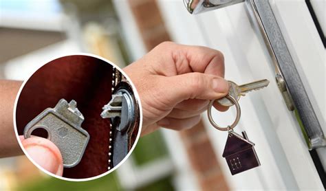 Desmonta y repara la cerradura de una puerta Guía completa para