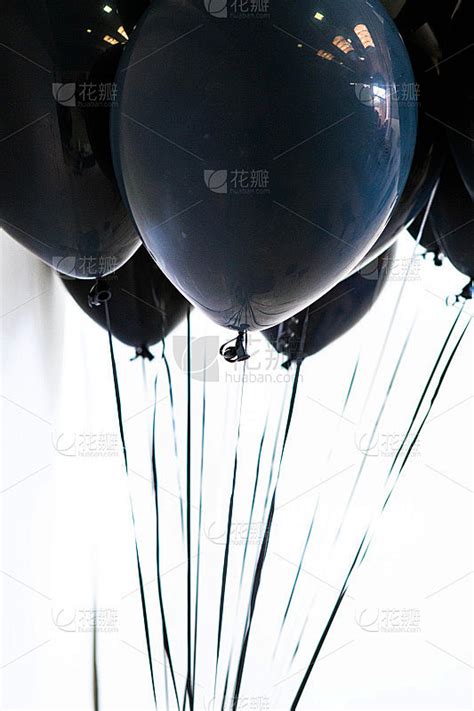 黑色的氦气球