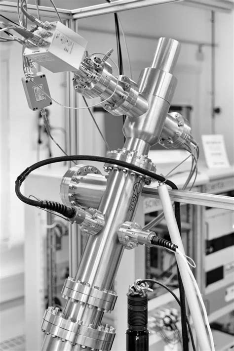 First Tof Maris Microscope Installed Focus Instruments For Electron
