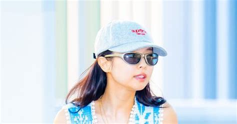 사진 블랙핑크 제니수줍게 드러낸 복근 조선비즈