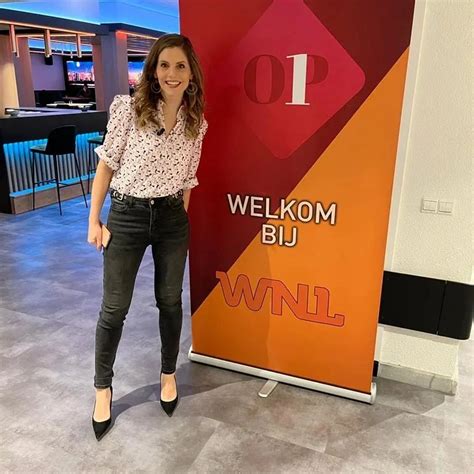 Foto Journalist Maaike Timmerman Deelt Foto In Prachtige Rode Jurk