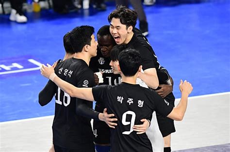 `블로킹 21개 폭발` 현대캐피탈 Kb손보 제물로 연패 탈출 매일경제