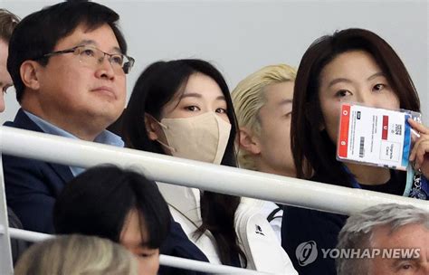 피겨 여자 싱글 관람하는 김연아 연합뉴스