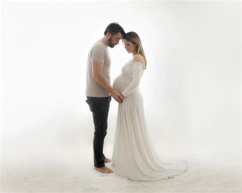 Top 9 Creative Maternity Photoshoot Ideas In 2024 To Record The Memory