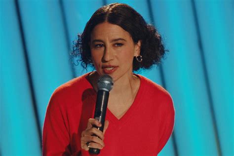 Ilana Glazer Hilariously Coins Her Skincare Routine De Glazing As She
