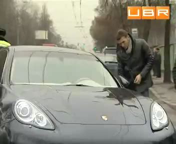 舍甫琴科当舍瓦心爱的保时捷遭遇车祸 在街头迷茫无助的舍瓦 bilibili B站 无水印视频解析YIUIOS易柚斯