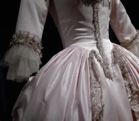 Oscar Winning Costumes From Barry Lyndon On Display Artofit