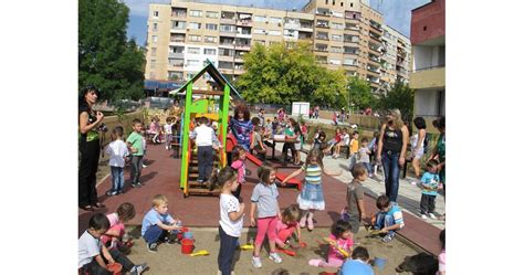 Откриха детски и спортни площадки близнаци с Пирот