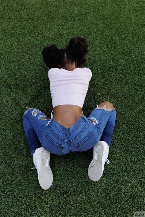 Angel Avril Model Profile