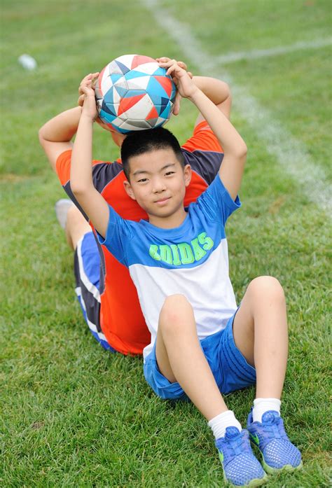 무료 이미지 놀이 기차 어린이 십대 푸른 잎 아이들 미식 축구 스포츠 공 축구 선수 2829x4162