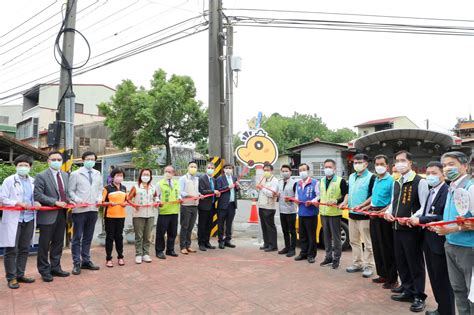 社團法人台南市醫師公會 『小黃公車駛進醫療巡迴據點，促進偏鄉醫療平權』