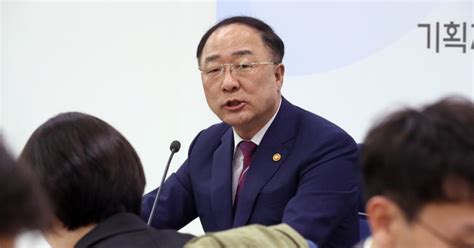 홍남기 내년 예산 편성 국가채무비율 40 초과 불가피
