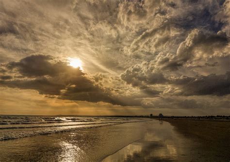 무료 이미지 하늘 구름 물 분위기 낮 잔광 자연 경관 유동체 일몰 해돋이 햇빛 연안 및 해양 지형 황혼 수평선 적운 경치 아침 호수