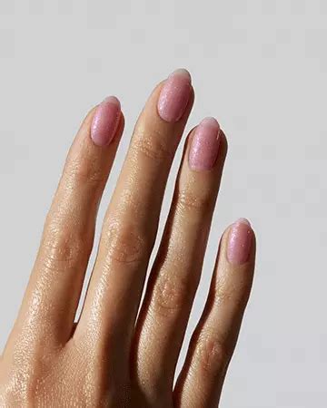 Lip Gloss nokti trend koji će dominirati tokom 2023