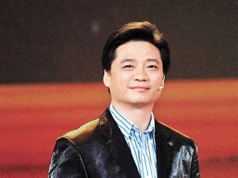 前央視主持大咖淪「擺攤賣書法」 憔悴模樣曝光 蕃新聞