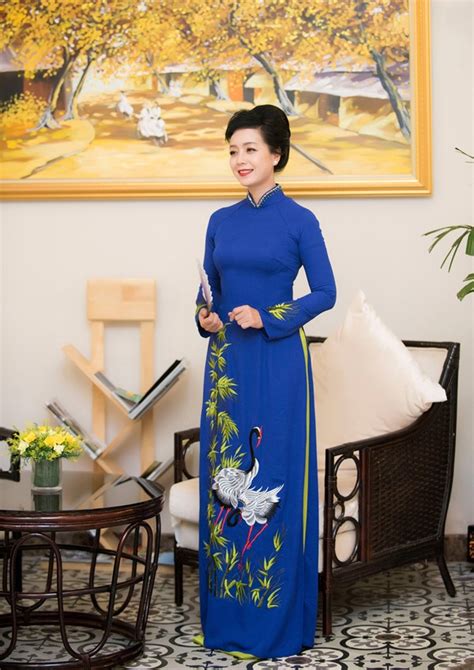 Mẫu Vải May Áo Dài Cho Người Trung Tuổi Phong Cách Thời Trang Đẳng Cấp