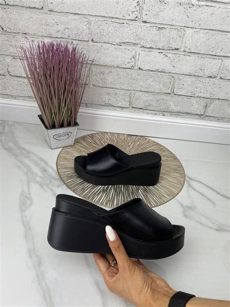 Шльопанці на платформі — ціна 1395 грн у каталозі Шльопанці Купити жіночі речі за доступною