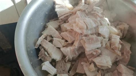 小姨子家杀猪一家去吃肉吃着热乎的饭菜和血肠这样吃才有感觉 东北小鱼e 东北小鱼e 哔哩哔哩视频