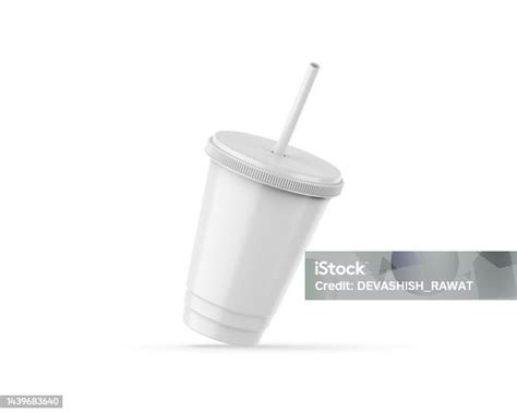 격리된 흰색 배경에 짚 모형이 있는 빈 일회용 플라스틱 컵 3d 렌더링 그림 빨대에 대한 스톡 사진 및 기타 이미지 빨대 유리잔 뚜껑 Istock