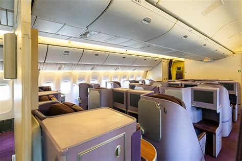 후방에서 주차하는 동안 비행기 또는 여객기의 현대 빈 인테리어 0명에 대한 스톡 사진 및 기타 이미지 0명 경제 공학 Istock