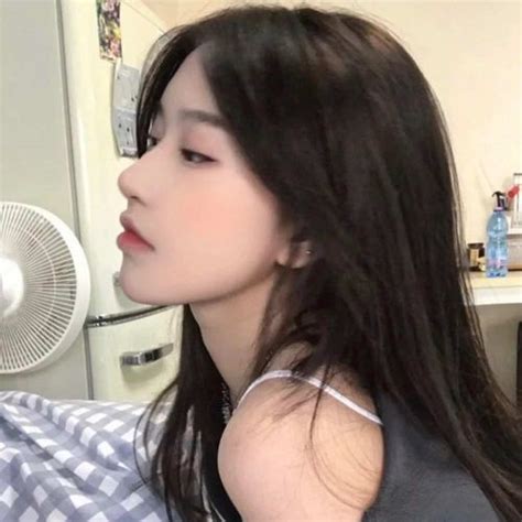 高清女头像侧脸干净 高清女头像侧脸干净图片大全 配图网
