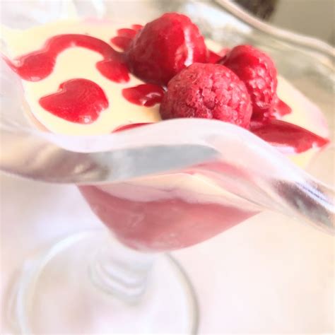 Copa De Natilles Amb Coulis De Gerds